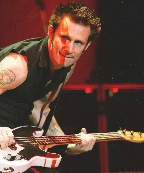 Mike Dirnt ⋆˙