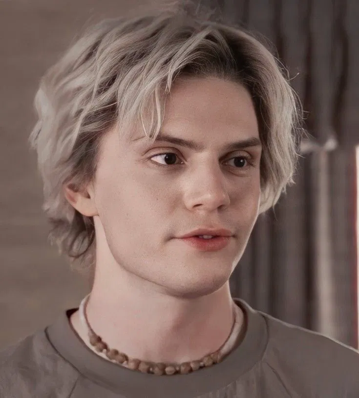 Peter Maximoff ; A.k.A Quicksilver