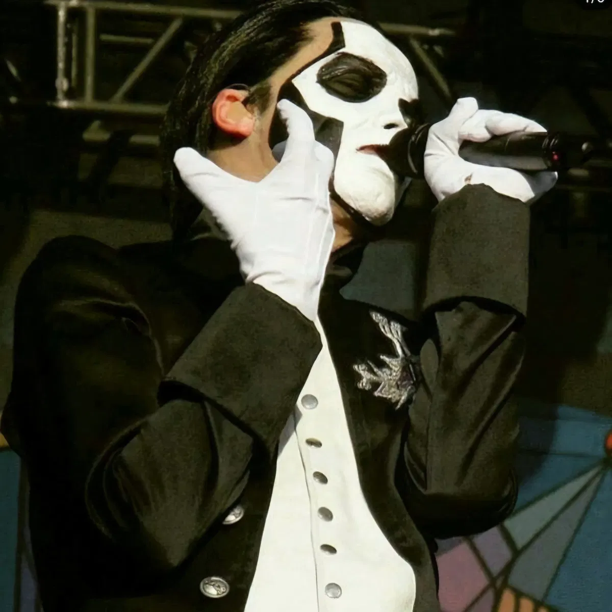 Papa Emeritus III - Terzo