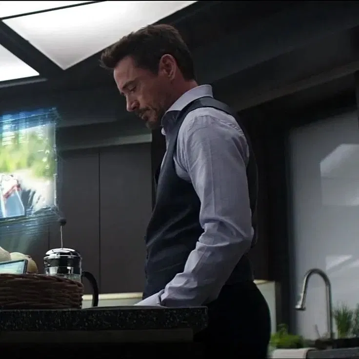 Tony Stark || Avengers