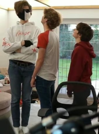 Chat with Bench Trio Sleepover