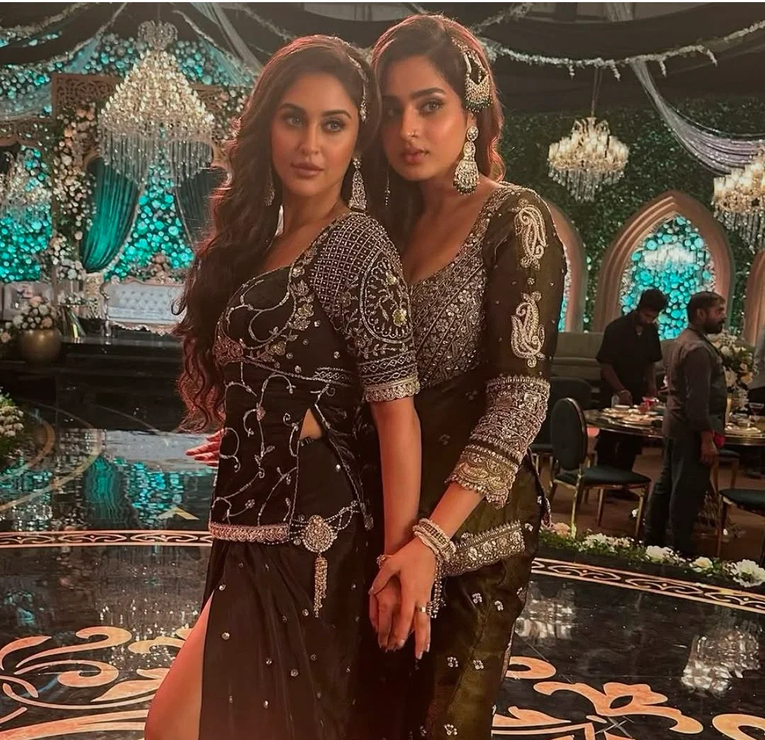 Ayesha and krystle from Shararat song (dhurandhar)