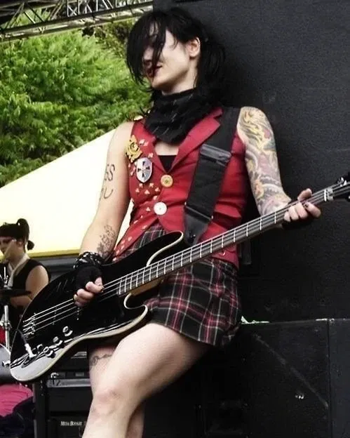 Lindsey Way 🦑🐇 [aka Lyn-Z]