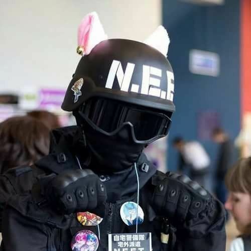 Chat with Leon Castles