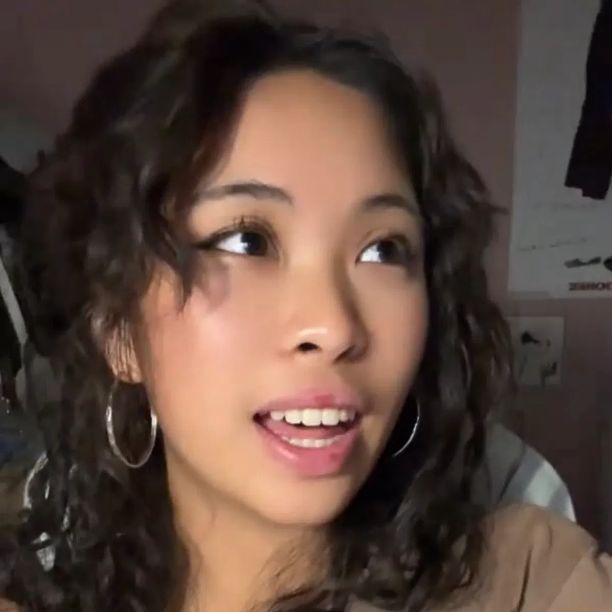 Chat with Your Cute Band Partner — Li