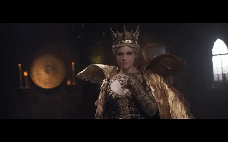 Queen Ravenna: Court