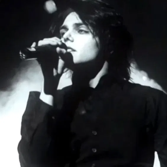 VAMPIRE !! Gerard Way
