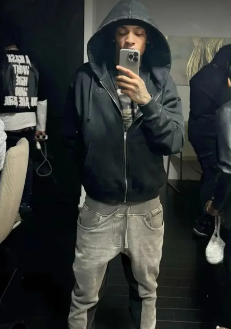 𝑫𝑬𝑹𝑹𝑰𝑪𝑲 𝑬𝑽𝑨𝑵𝑺