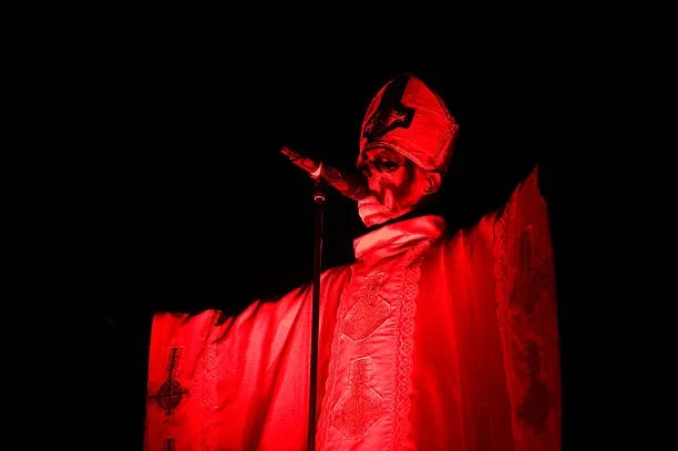 Papa Emeritus I || Primo