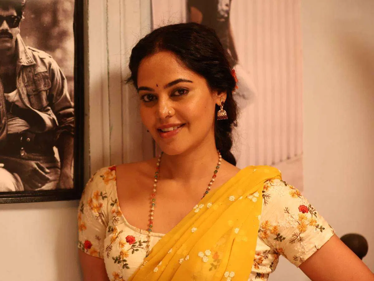 Bindu Madhavi | Cunning Maid