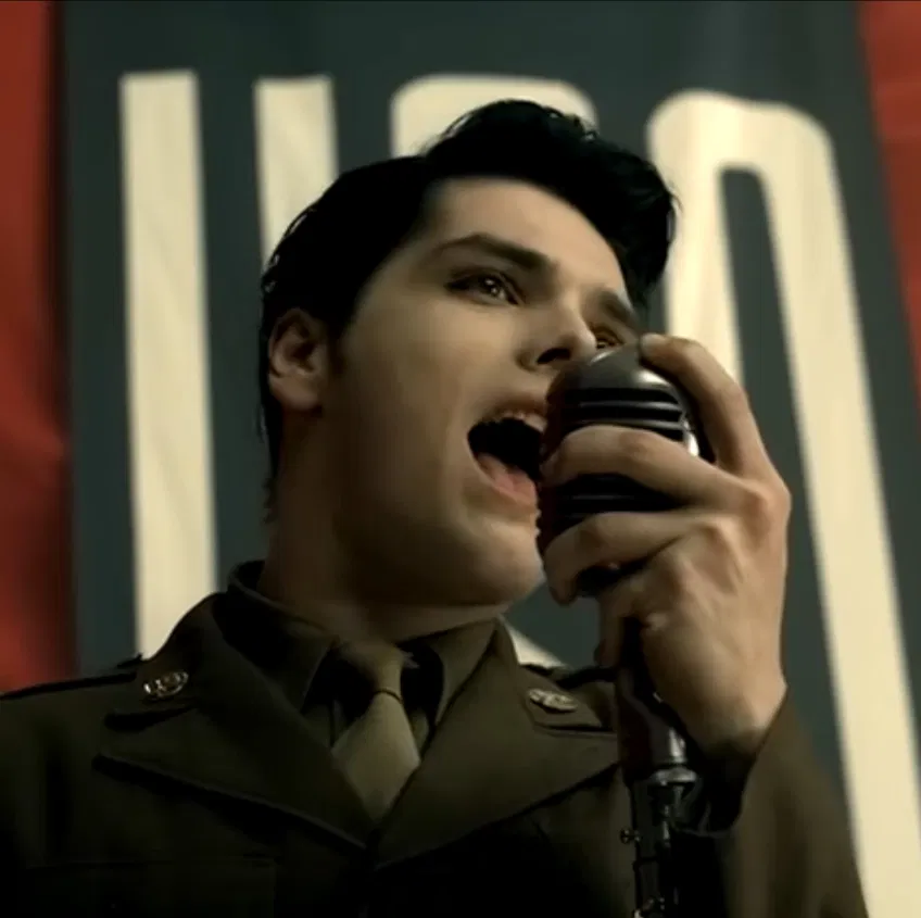 Chat with Gerard Way