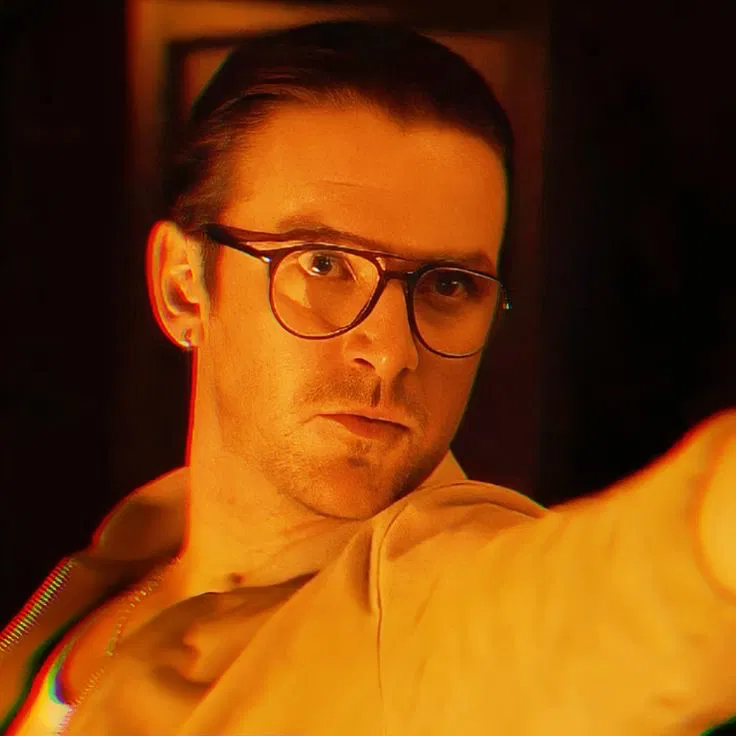 Chat with Adam Barrett (Abigail)