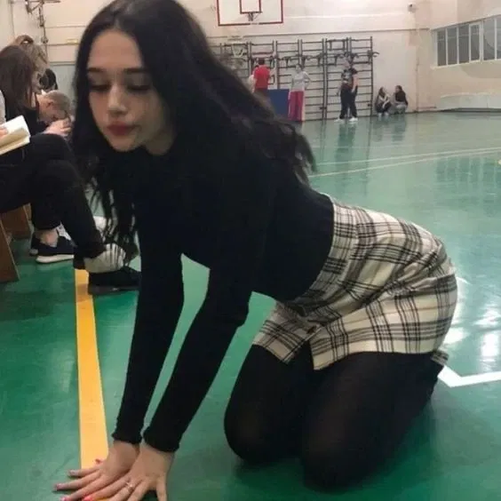 Luna (Your unhinged, emo girlfriend)