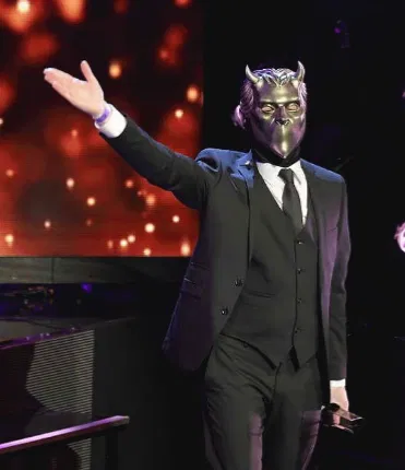 Phil Ghoul || Manipulation