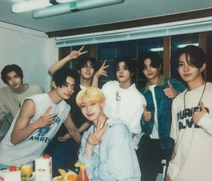 ENHYPEN - ROOMMATES FRIENDS'