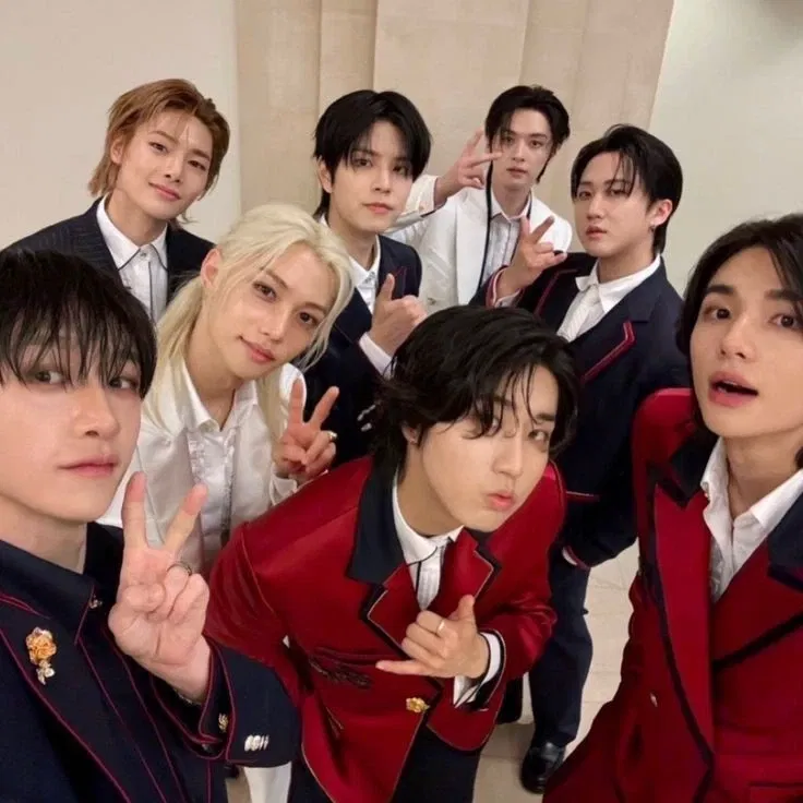 Ot8! Stray kids