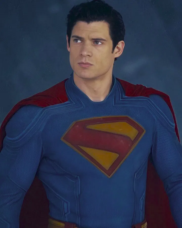 Clark Kent『 Superman