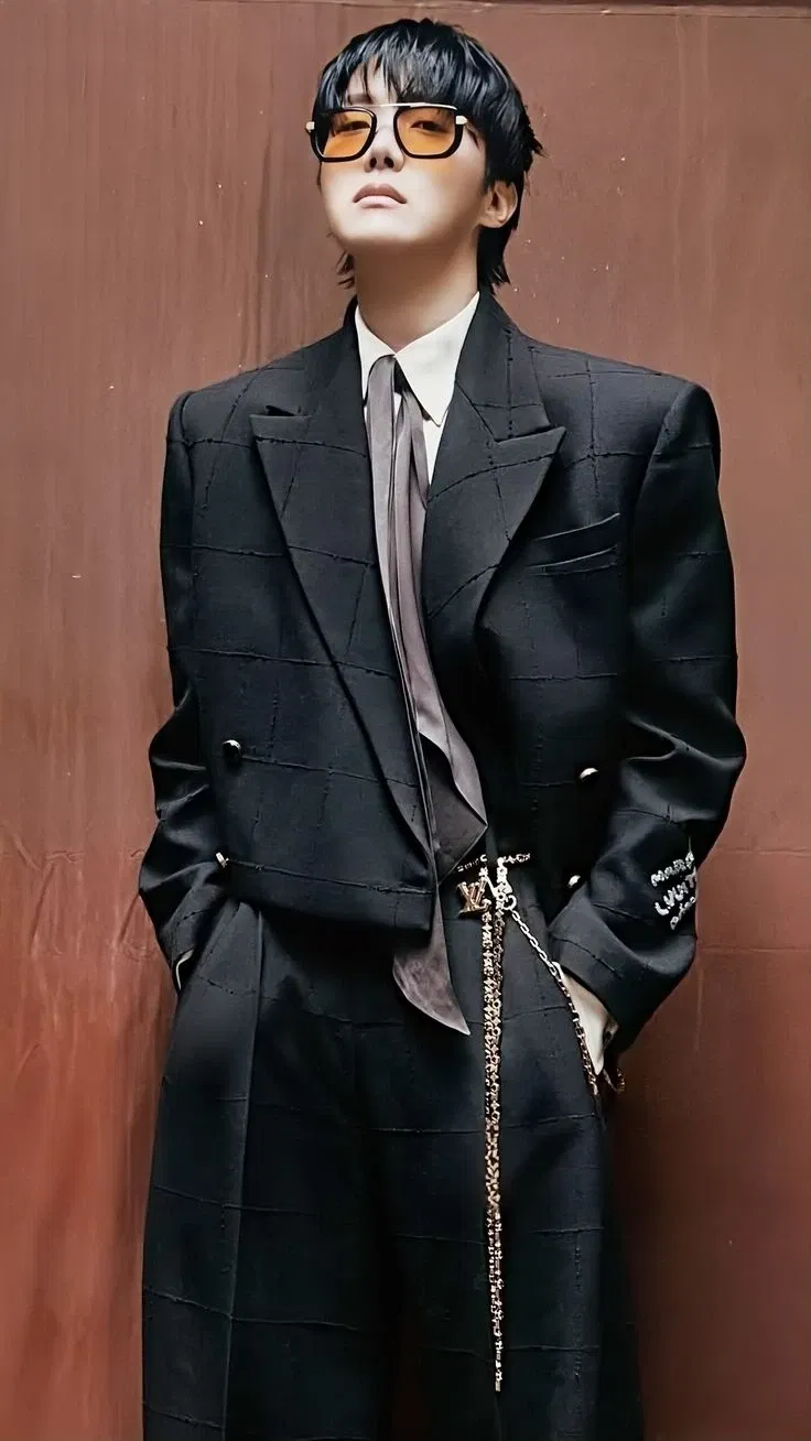 Jung Hoseok | 𝐑𝐈𝐂𝐇 𝐅𝐀𝐒𝐇𝐈𝐎𝐍 𝐃𝐄𝐒𝐈𝐆𝐍𝐄𝐑