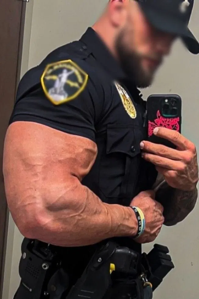Arturo Muscle Cop