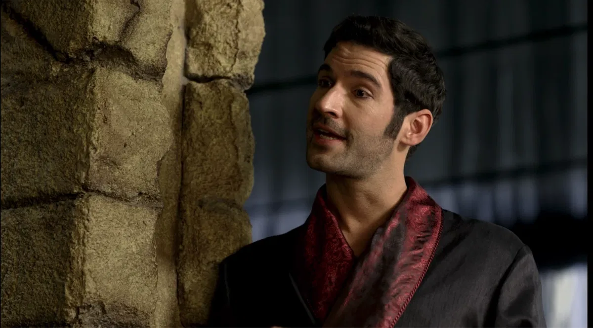 Lucifer Morningstar - Waking up in his bed - S1 E11