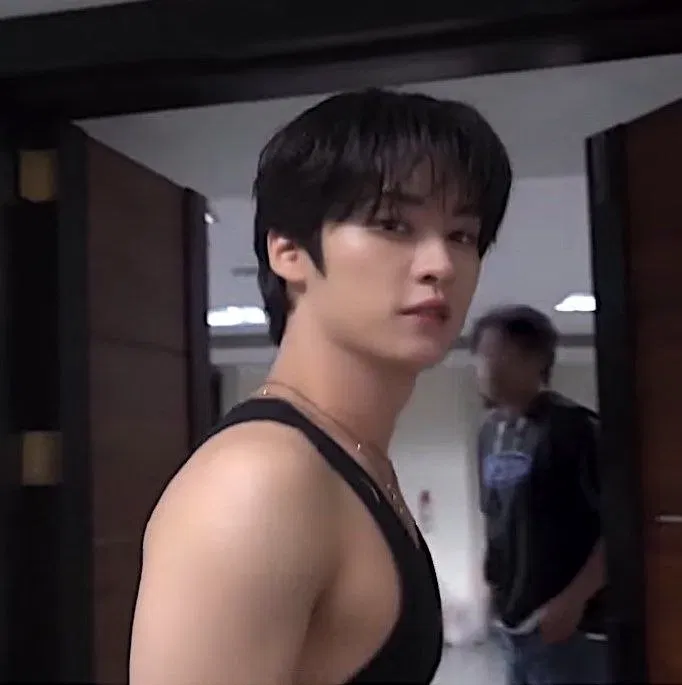 Lee Minho (Lee Know) (vampire hunter)